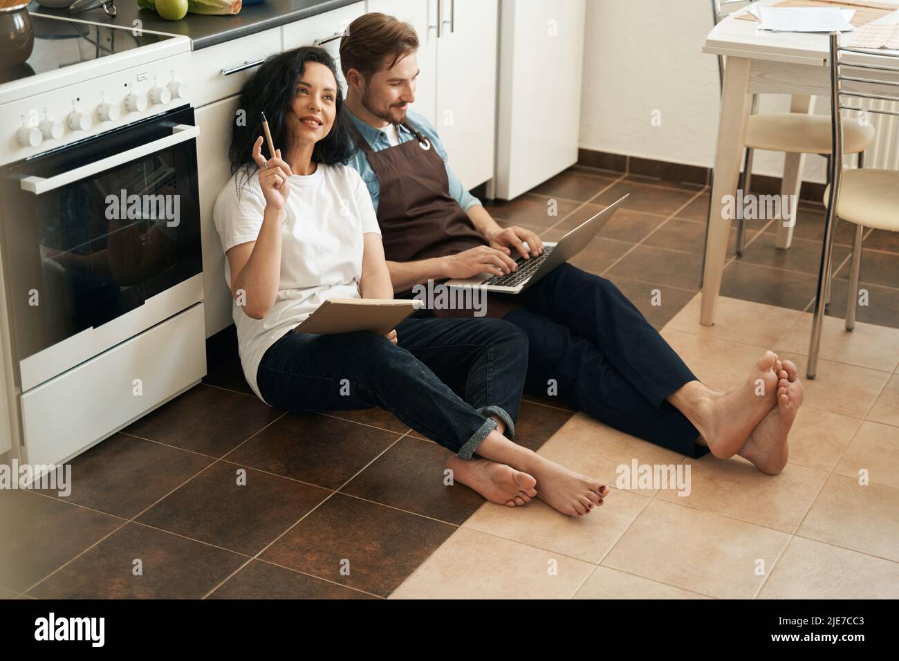 Guy freelancer sit kitchen hi-res stock photography and images - Alamy