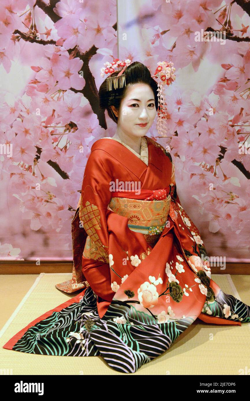 Maiko actress hi-res stock photography and images - Alamy