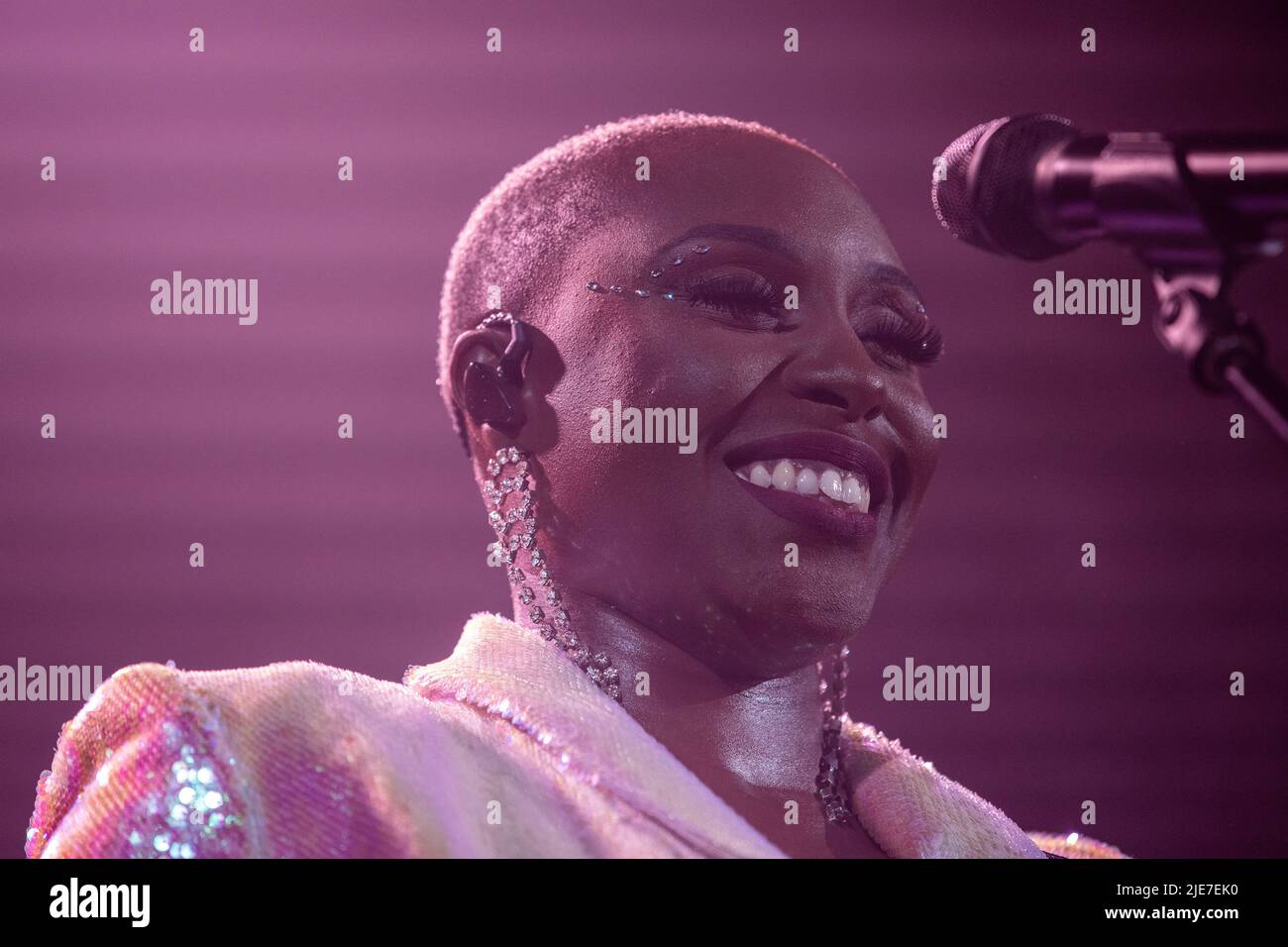 Laura Mvula performs her first live London show at Islington Assembly ...