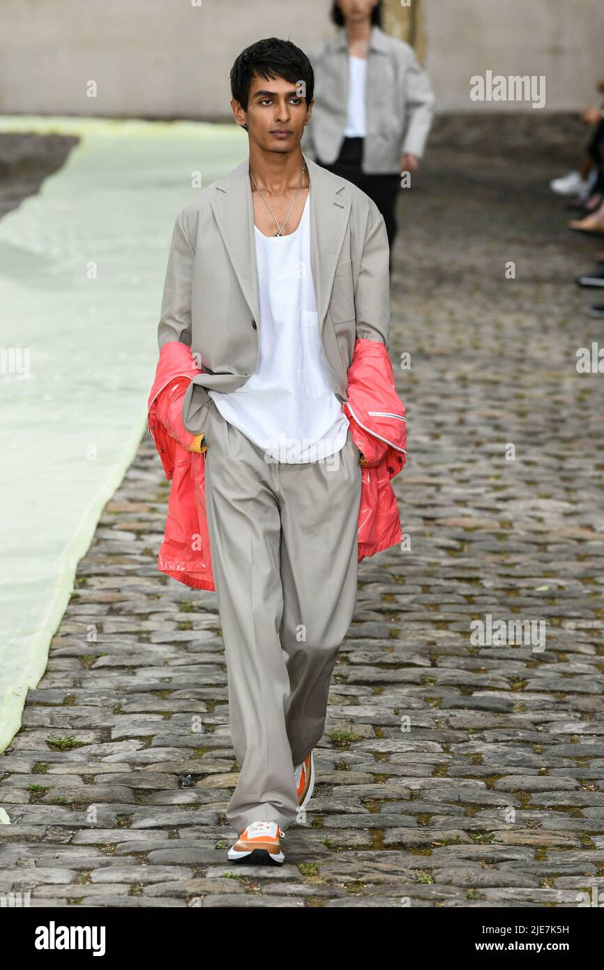 Paris, Frankreich. 25th June, 2022. HERMES men SS23 runway during Paris ...