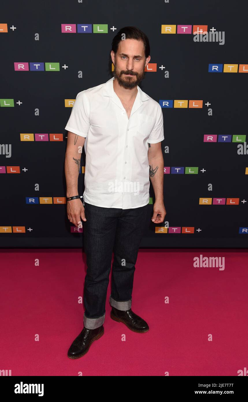 Munich, Germany. 25th June, 2022. Actor Clemens Schick comes to the RTL ...