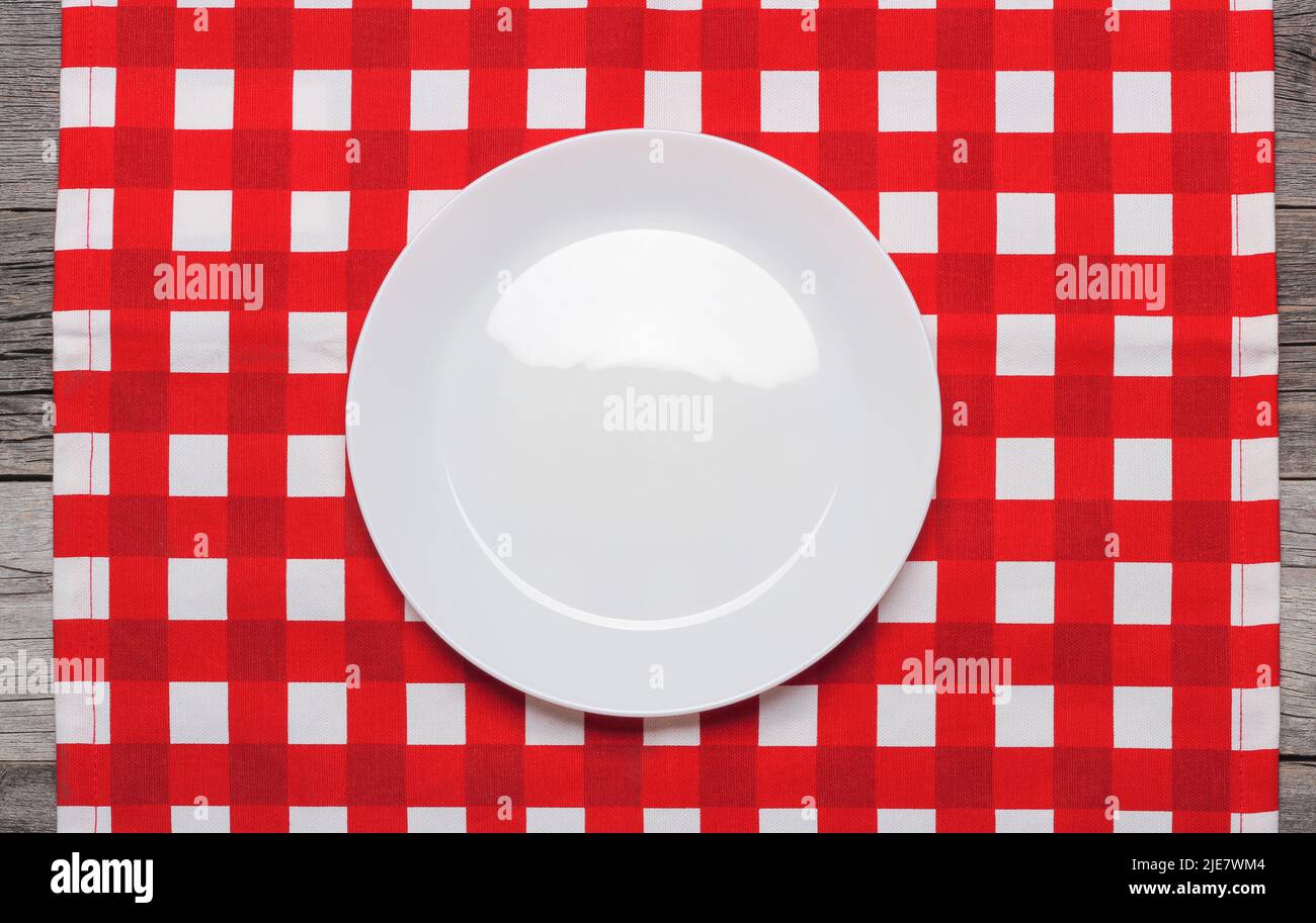 Empty plate from above cloth hi-res stock photography and images - Alamy
