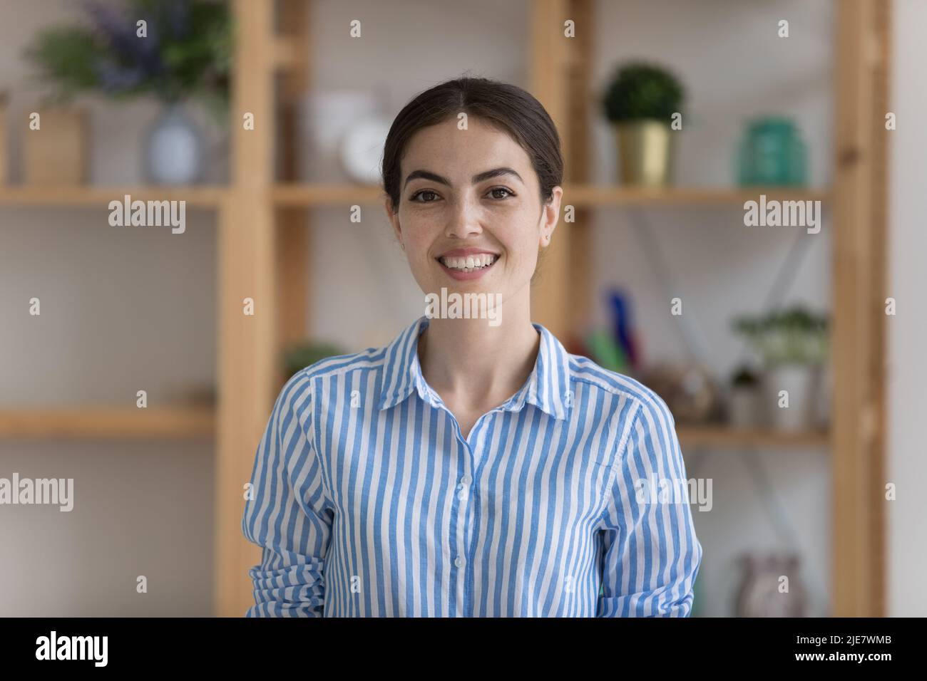 Smile to the camera hi-res stock photography and images - Alamy