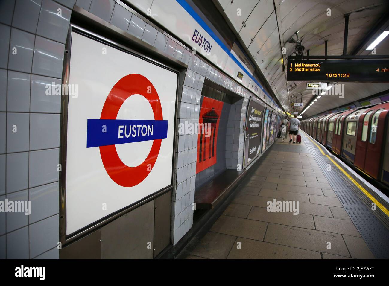 Empty euston station hi-res stock photography and images - Alamy