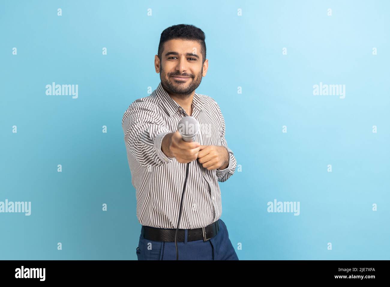 Interview of singer hi-res stock photography and images - Alamy