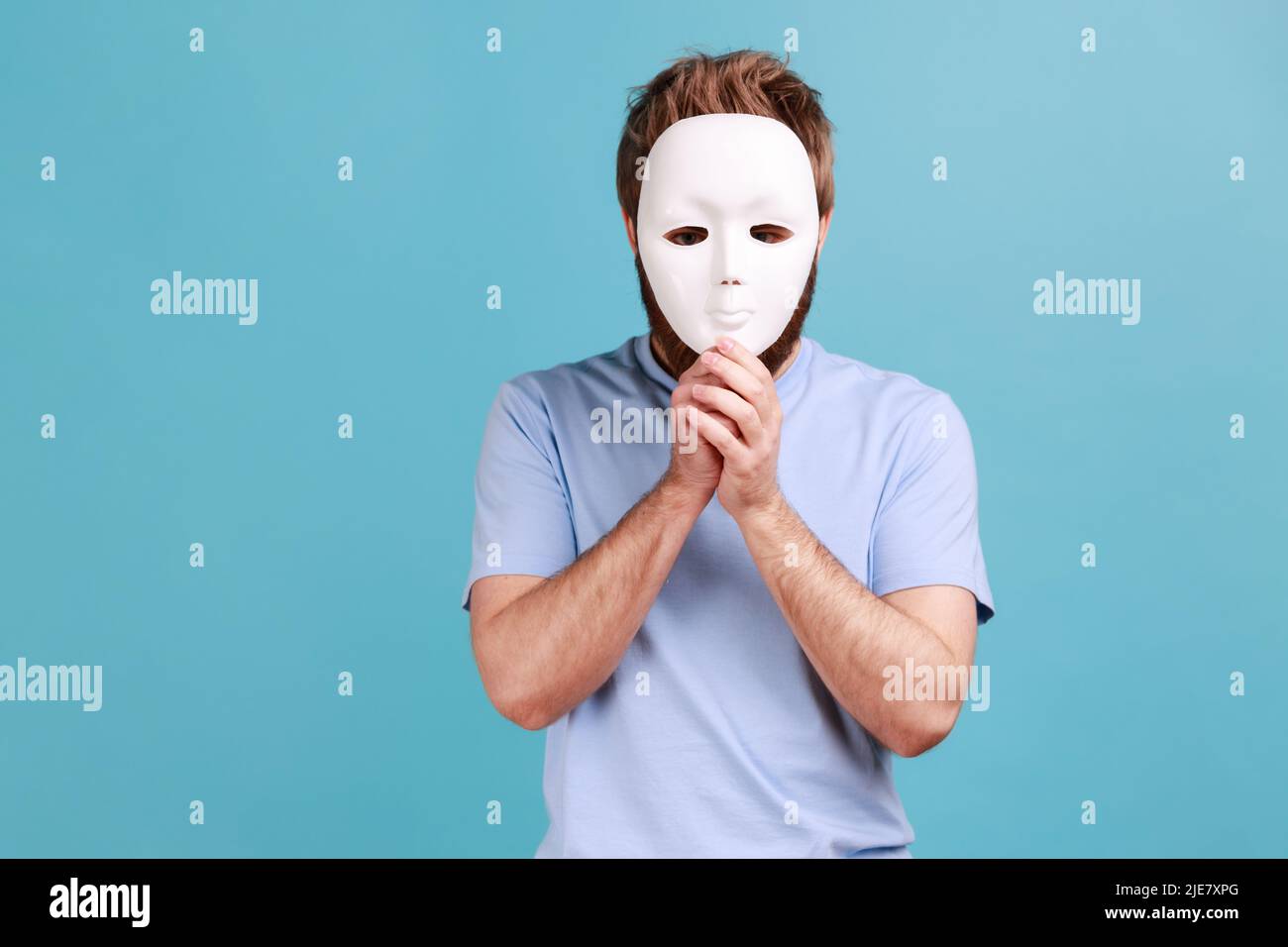 Wearing disguise hiding face hi-res stock photography and images - Alamy