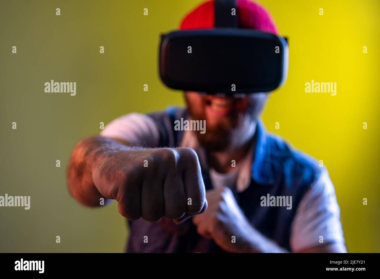 Virtual fight hi-res stock photography and images - Alamy