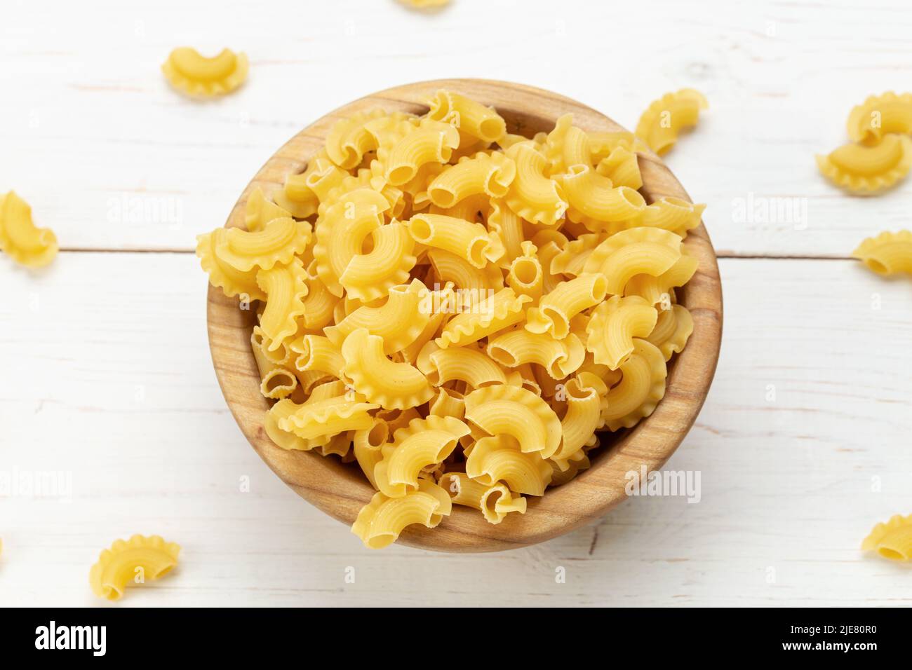 Raw scallops on wooden hi-res stock photography and images - Alamy