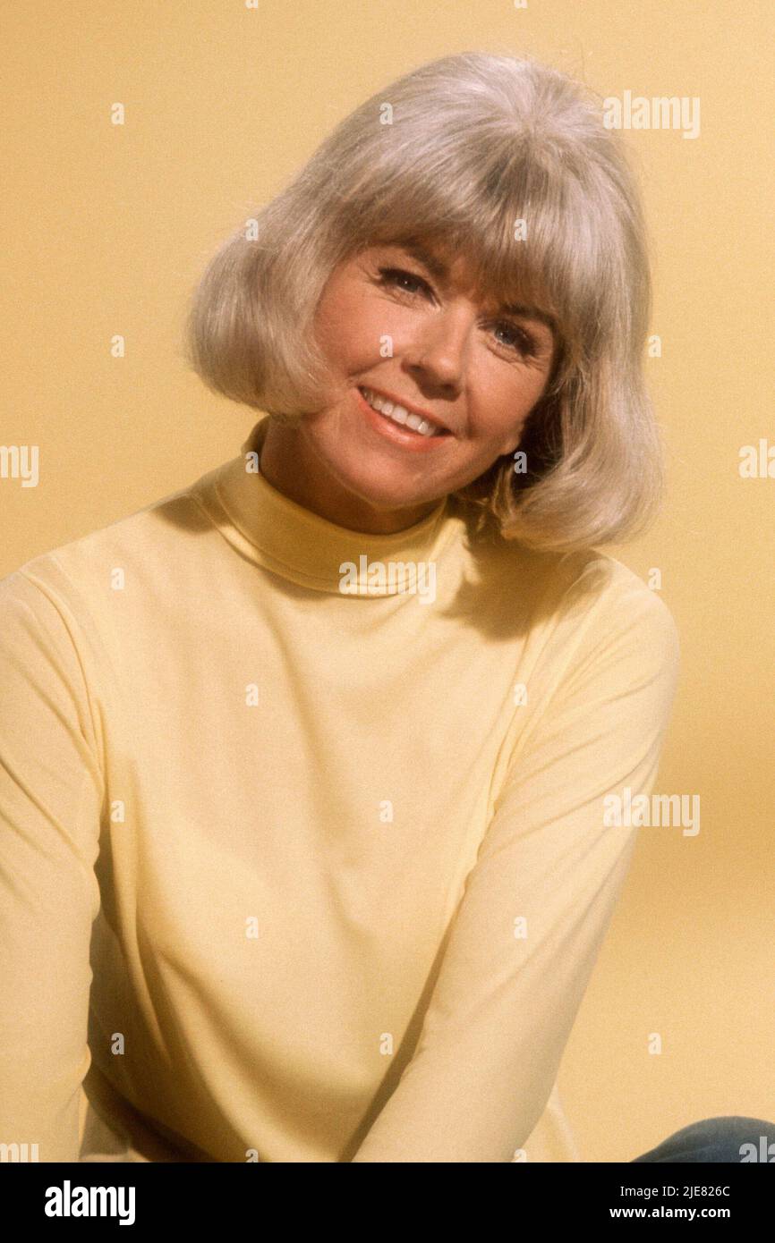 DORIS DAY in THE DORIS DAY SHOW (1968), directed by DENVER PYLE and ...