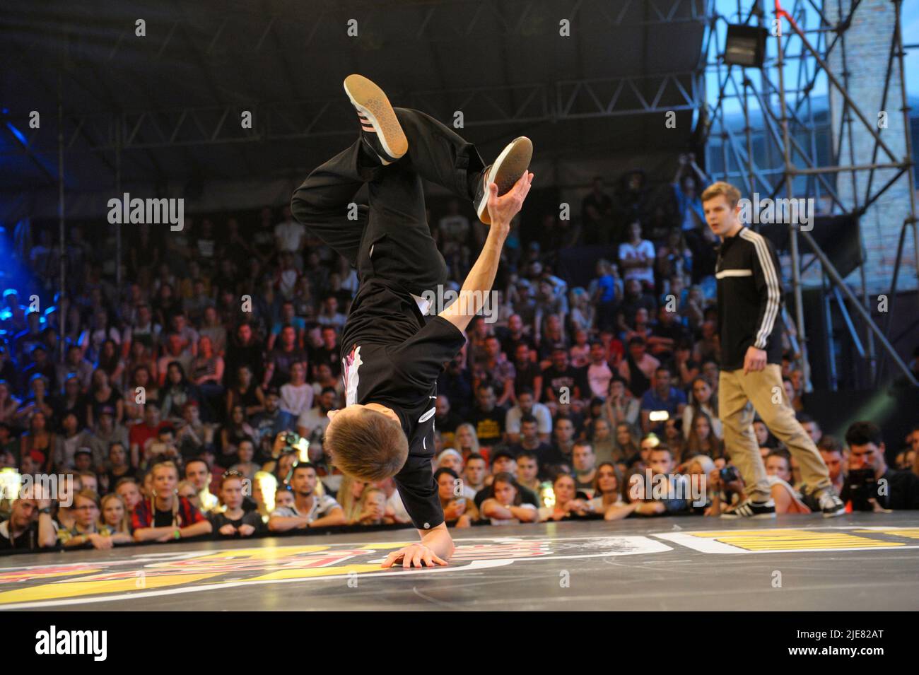Break dance battle competition hi-res stock photography and images - Alamy