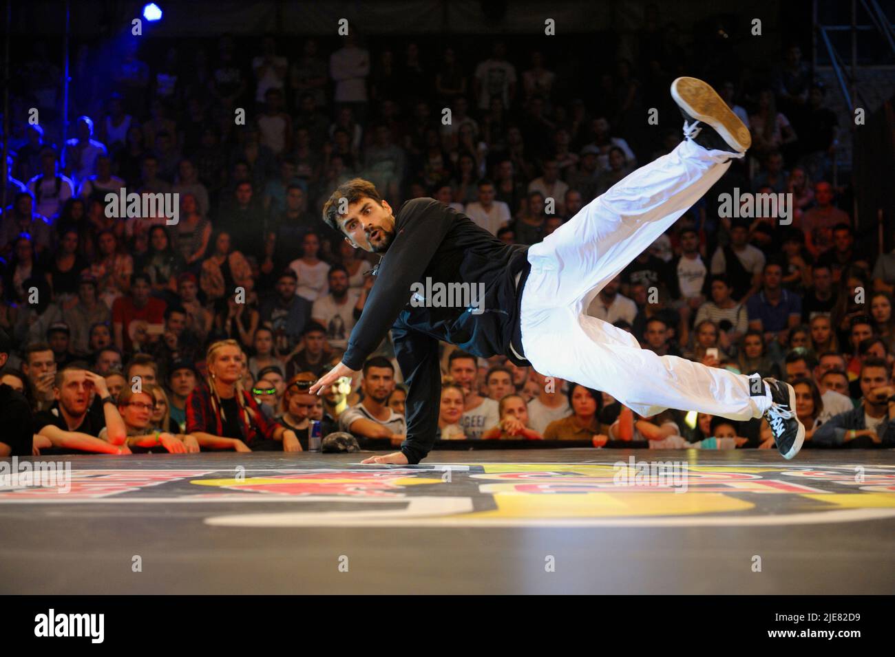 Breakdance battle hi-res stock photography and images - Alamy