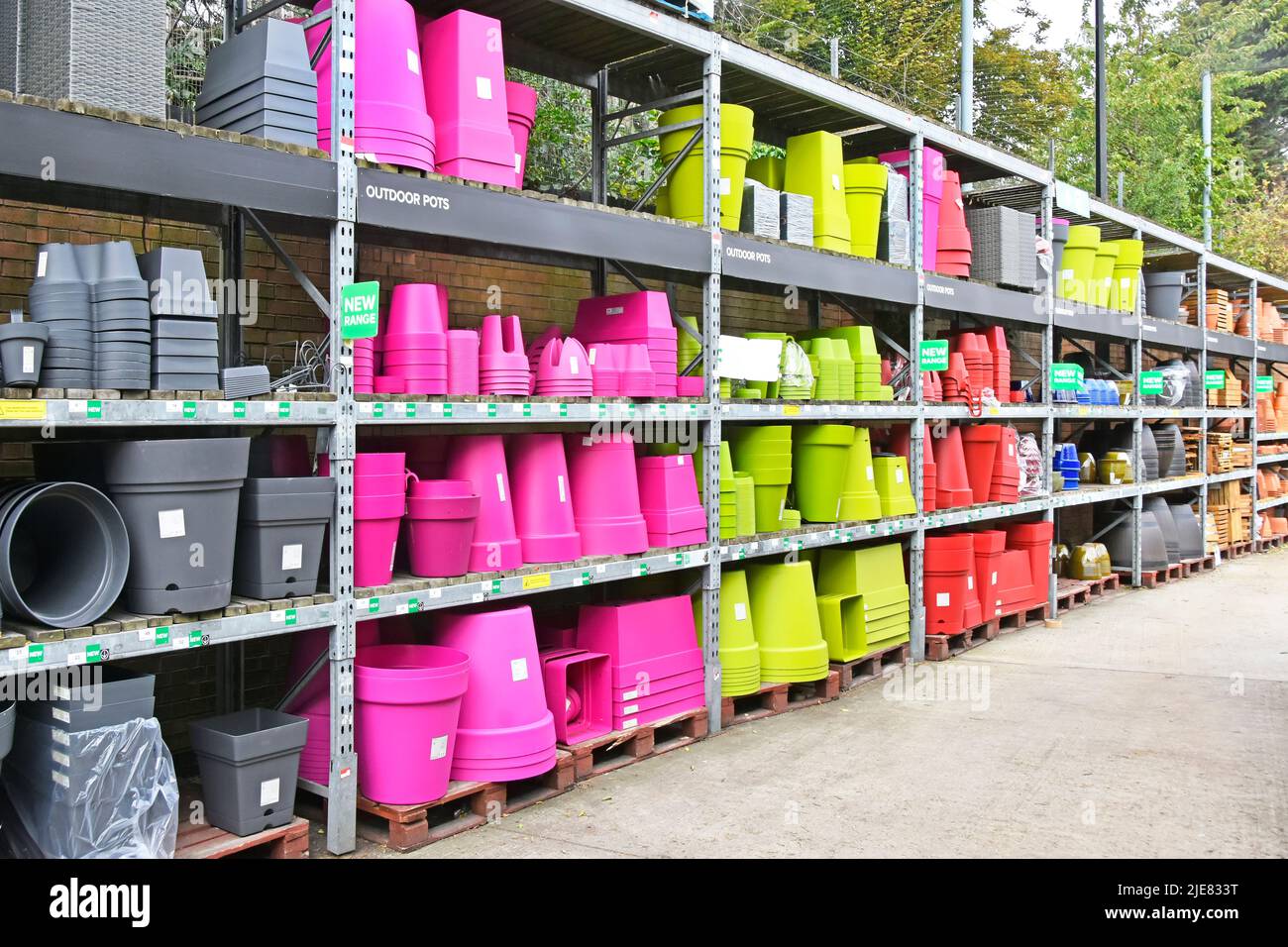 Shopping in a diy store hi-res stock photography and images - Alamy