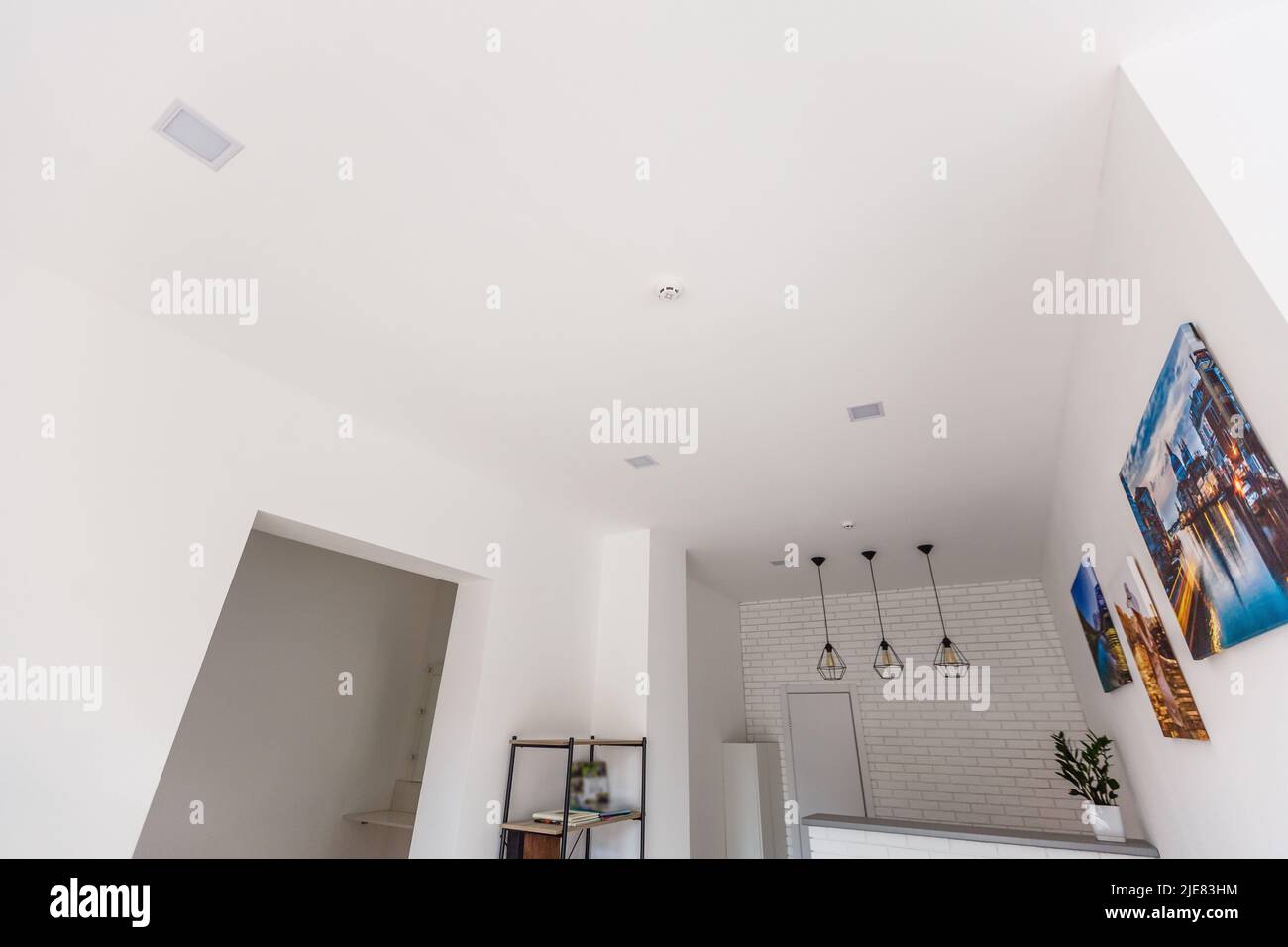White ceiling with spot lights in room Stock Photo - Alamy