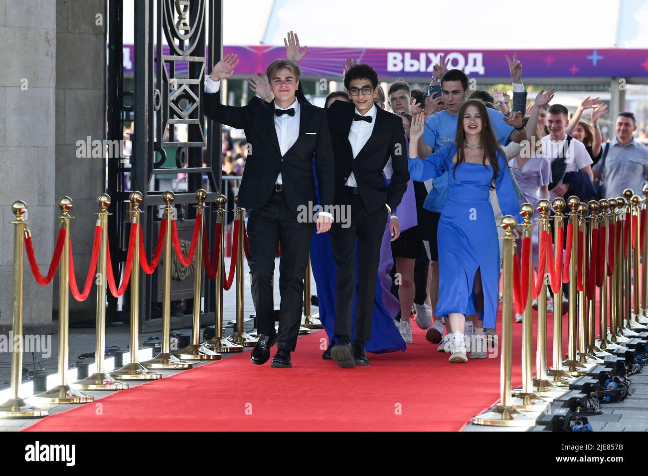 Moscow, Russia. 25th June, 2022. Graduates walk on the red carpet ...