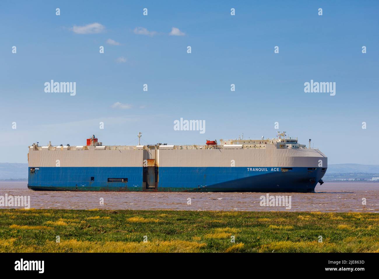 Sunny vehicle ramp hi-res stock photography and images - Alamy