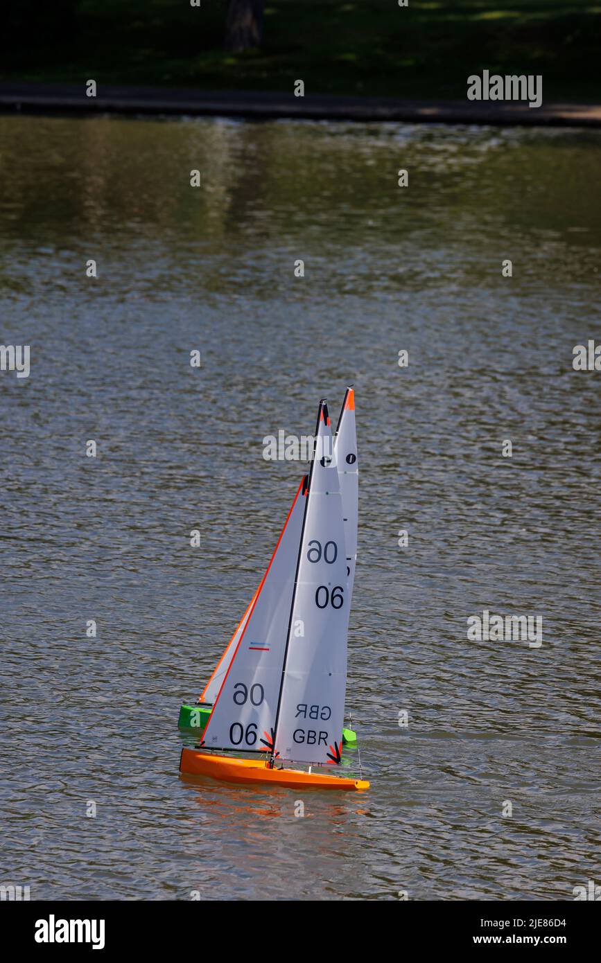 Sailing on Portishead lake Stock Photo - Alamy