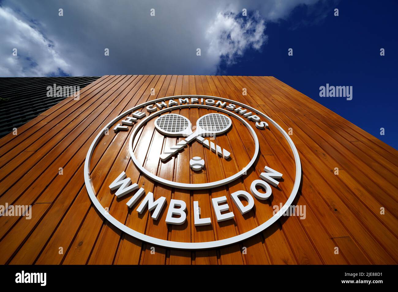 Wimbledon signage at the all england lawn tennis croquet club hi-res ...