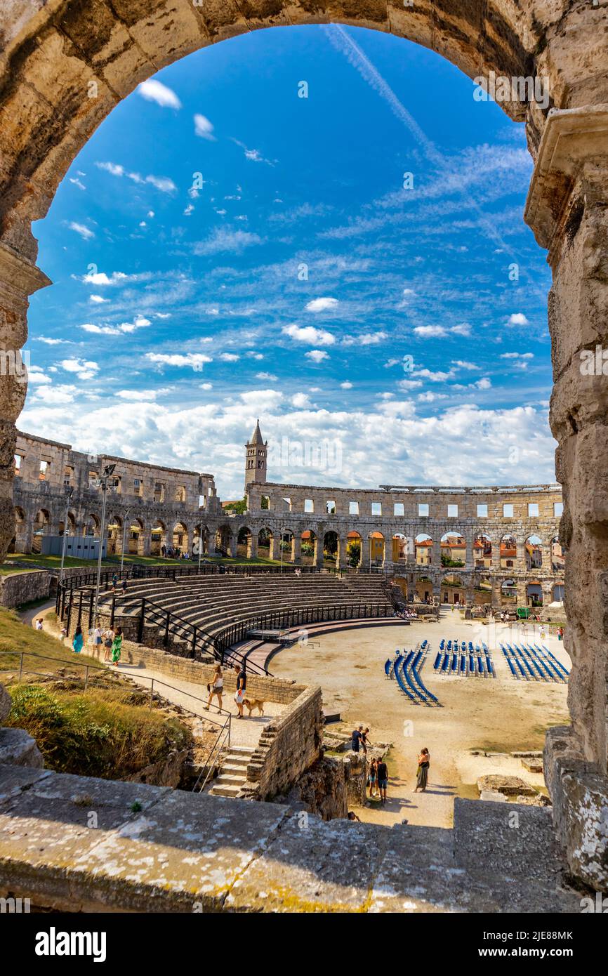 Summer exploration tour incl. a small beach walk around the port city ...