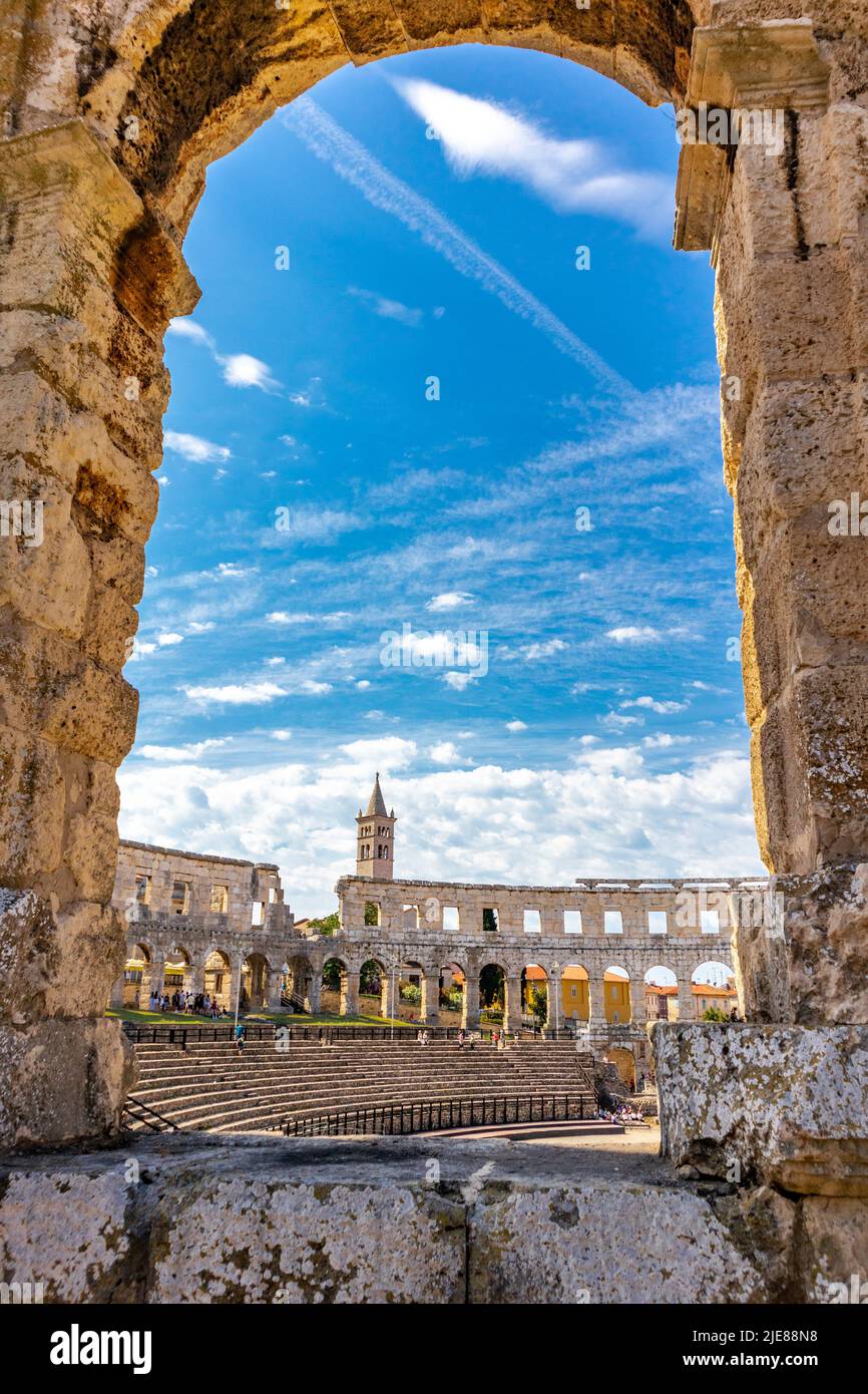 Summer exploration tour incl. a small beach walk around the port city ...