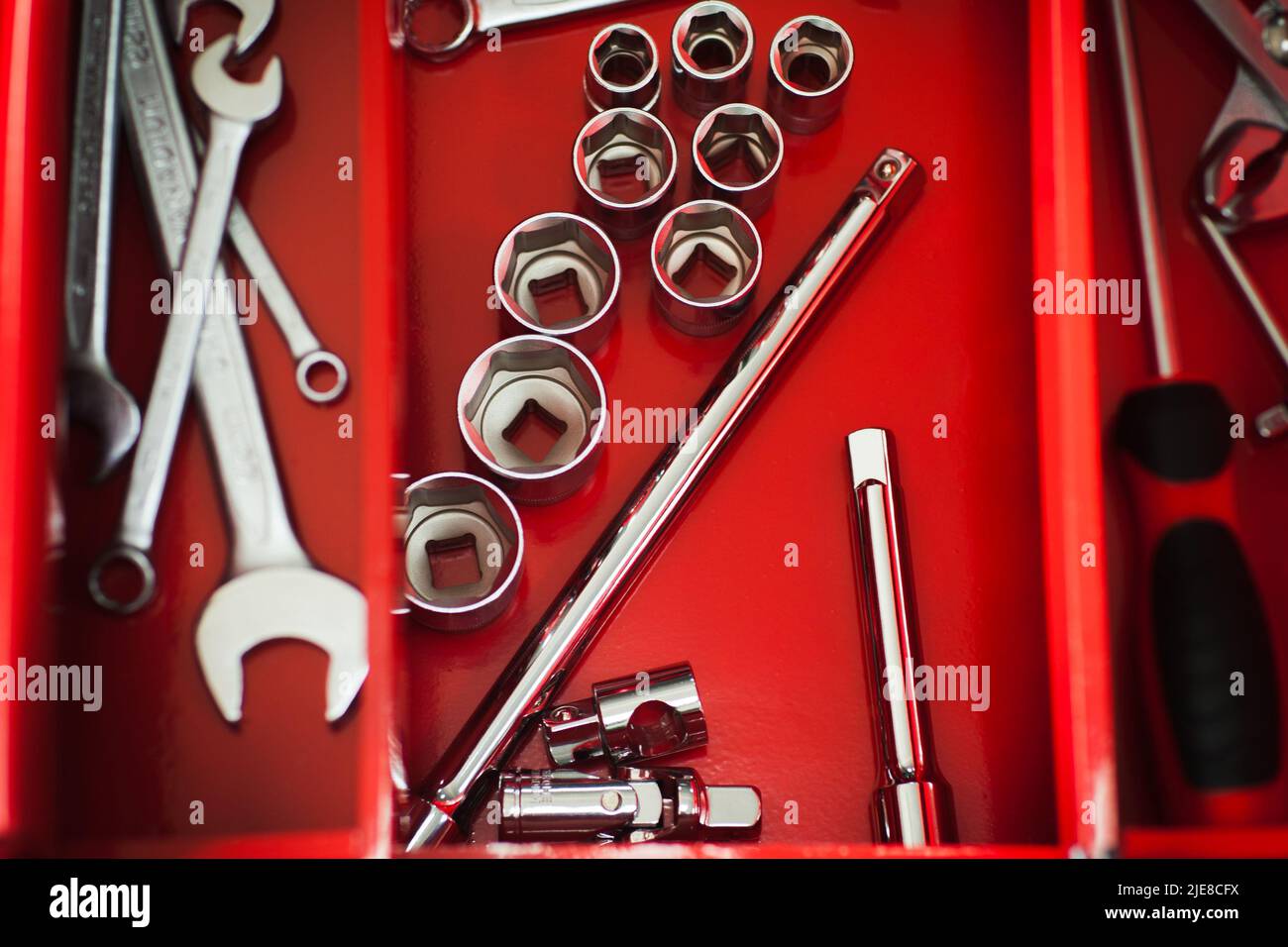 Red toolbox hi-res stock photography and images - Alamy