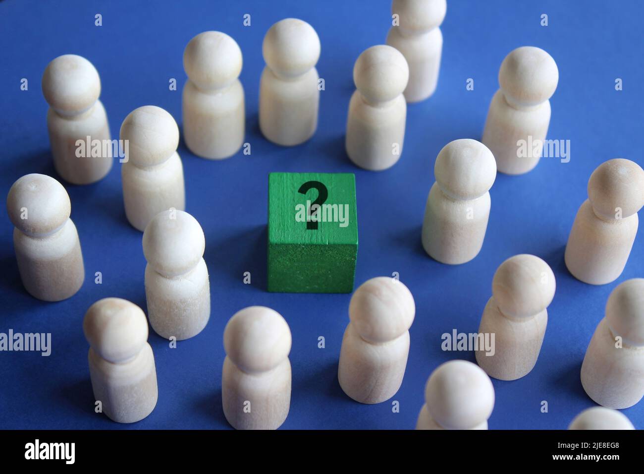 Question mark surrounded by a crowd. Curiosity, inquisitive thinking ...