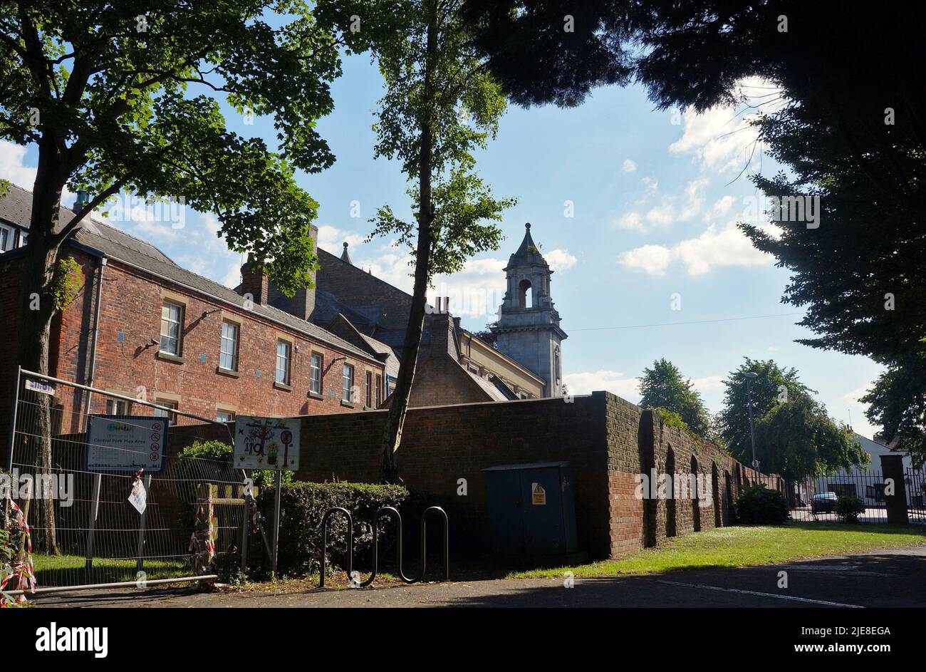 Overhanging wall hi-res stock photography and images - Alamy