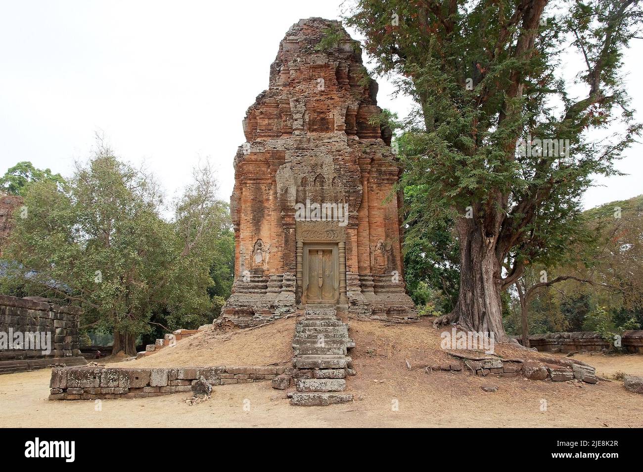 The bricks building in the enclosure of the Bakong temple ruins, Angkor ...