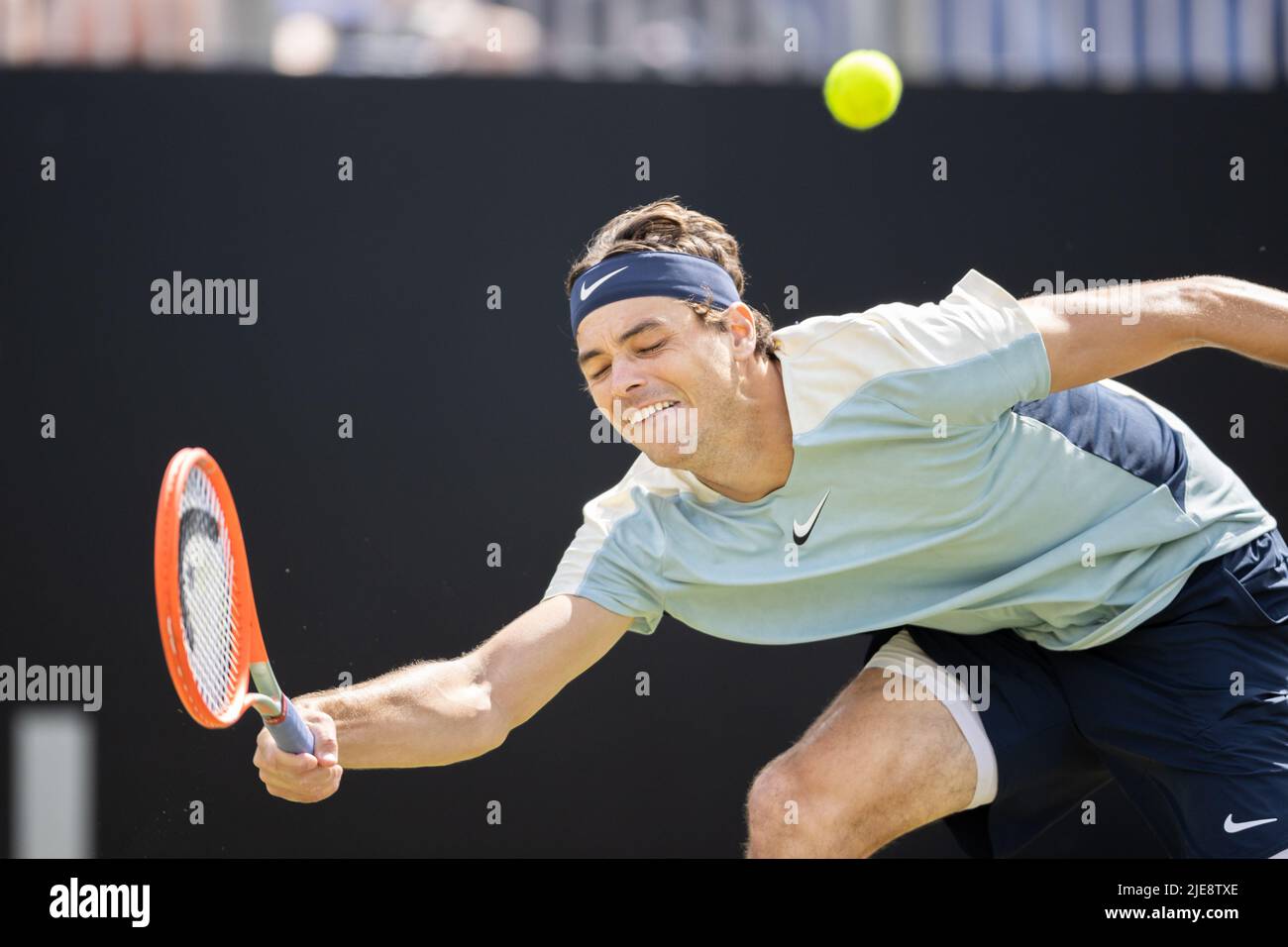 Eastbourne, England, 25 June, 2022. Taylor Fritz playing single handed ...