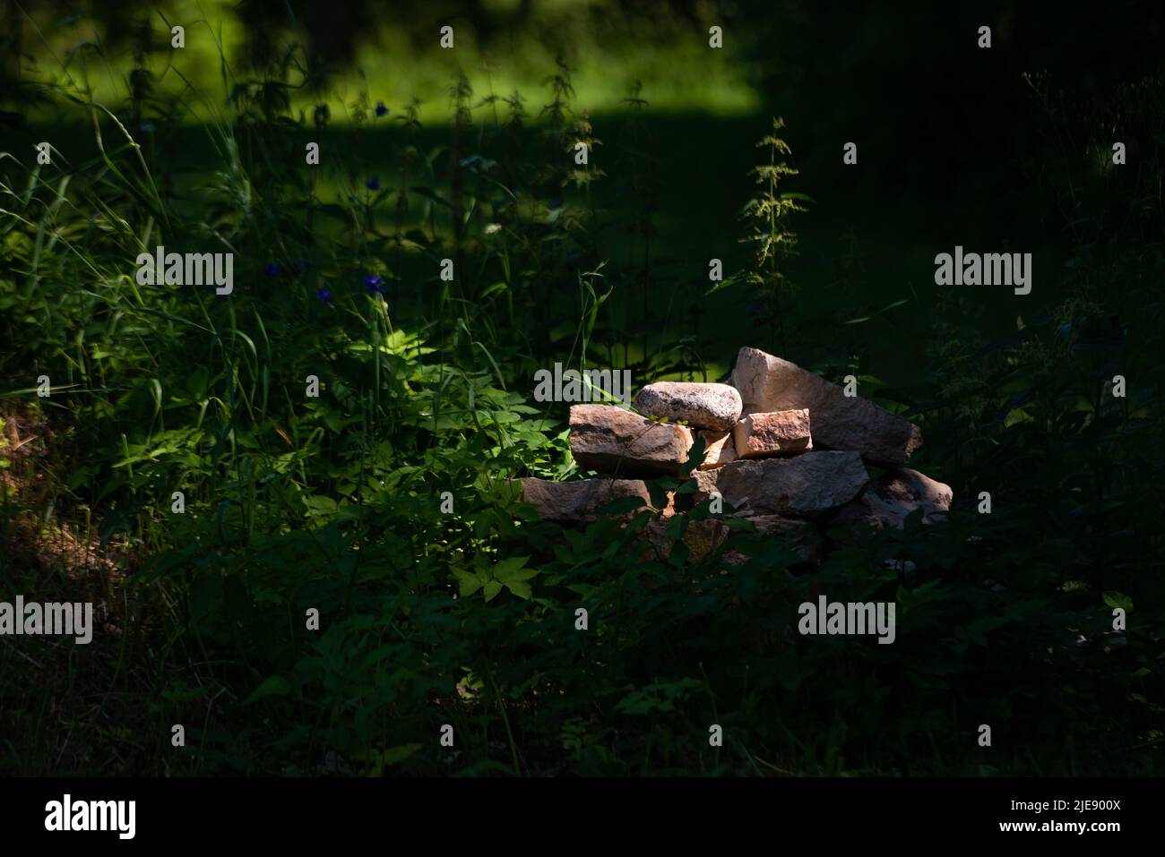 Pile of red bricks hi-res stock photography and images - Alamy