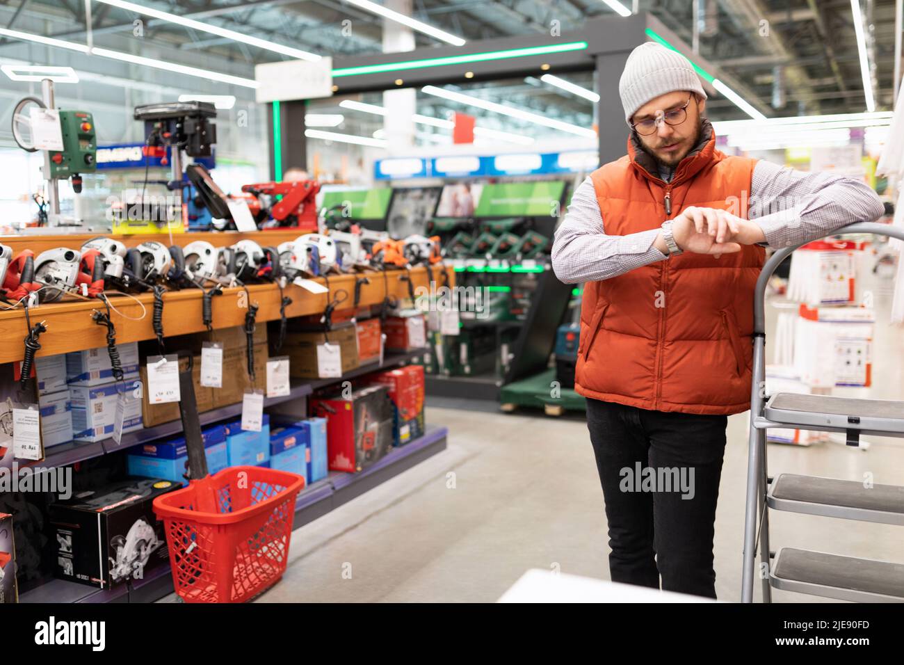 Carpenter holding tools african hi-res stock photography and images - Alamy