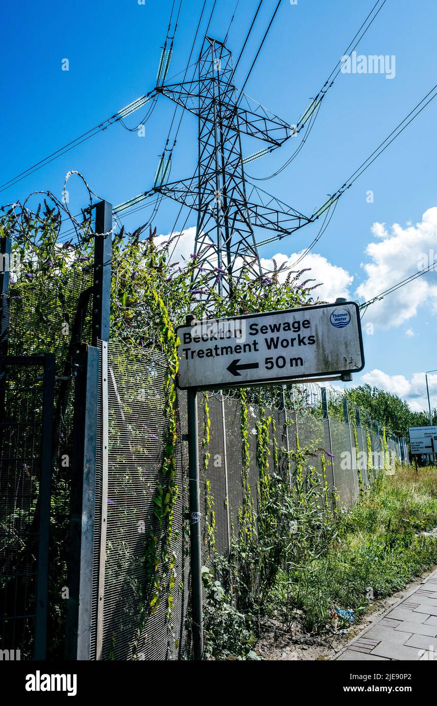 Sewage treatment plant thames water hi-res stock photography and images ...