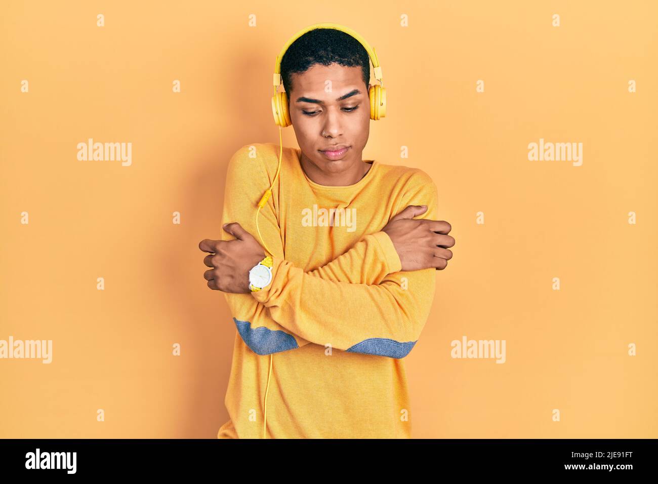 African american guy freezing hi-res stock photography and images - Alamy