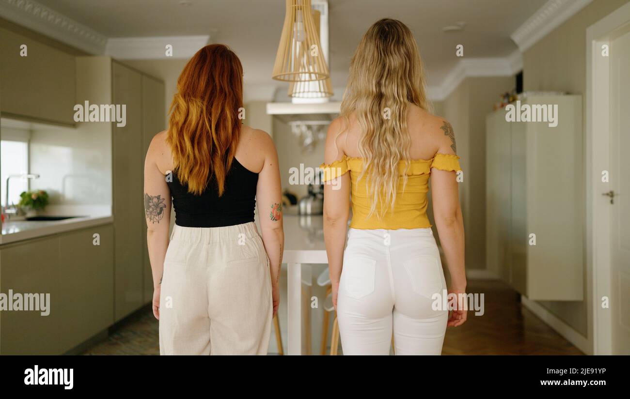 Two sisters standing back back hi-res stock photography and images - Alamy