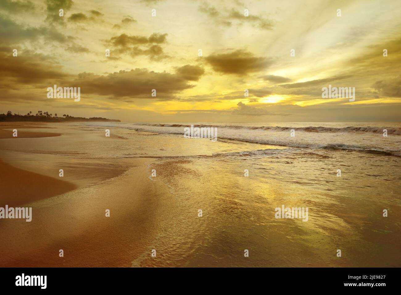 beautiful sunrise over the ocean Stock Photo - Alamy