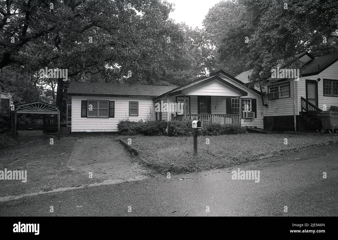 80s bungalow hi-res stock photography and images - Alamy