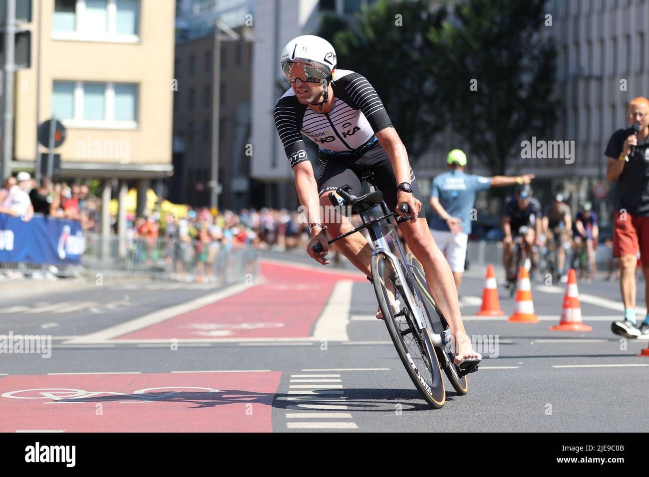 26 June 2022, Hessen, Frankfurt/Main: Triathlon: European Championship ...