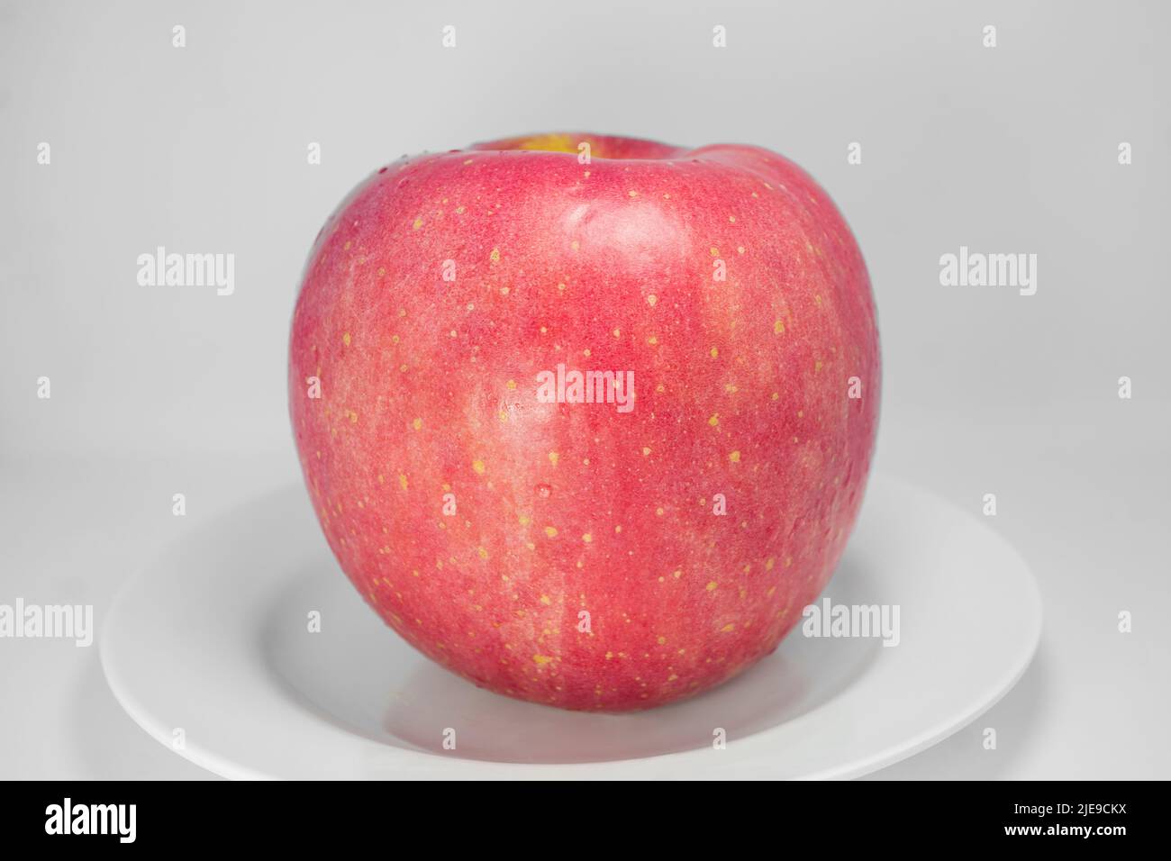 Fuji apple japan hi-res stock photography and images - Alamy