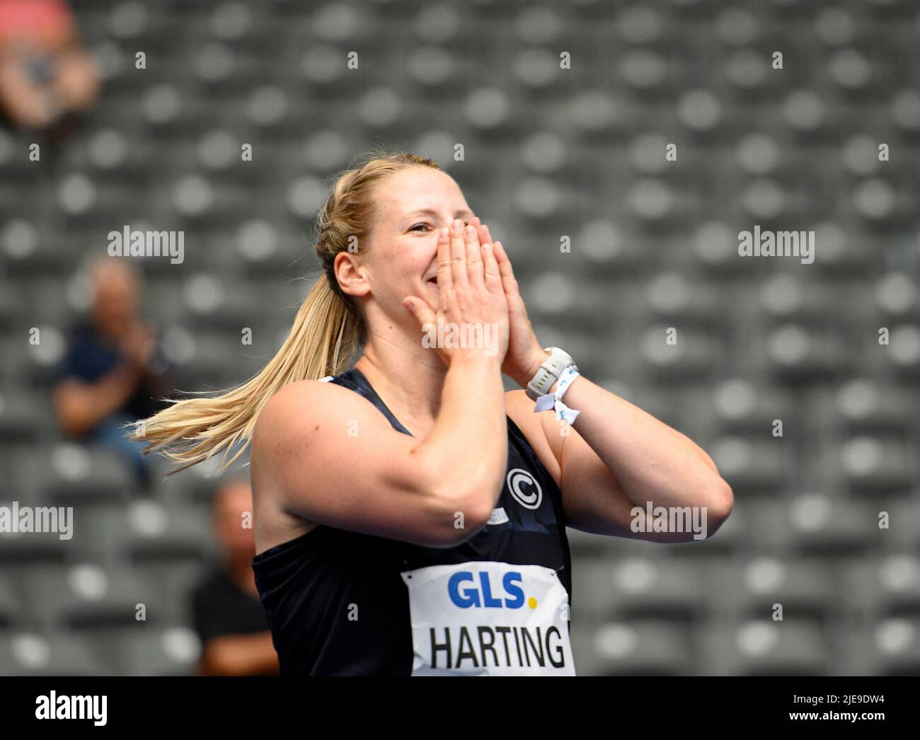 jubilation Julia HARTING (SCC Berlin) action, women's discus throw ...