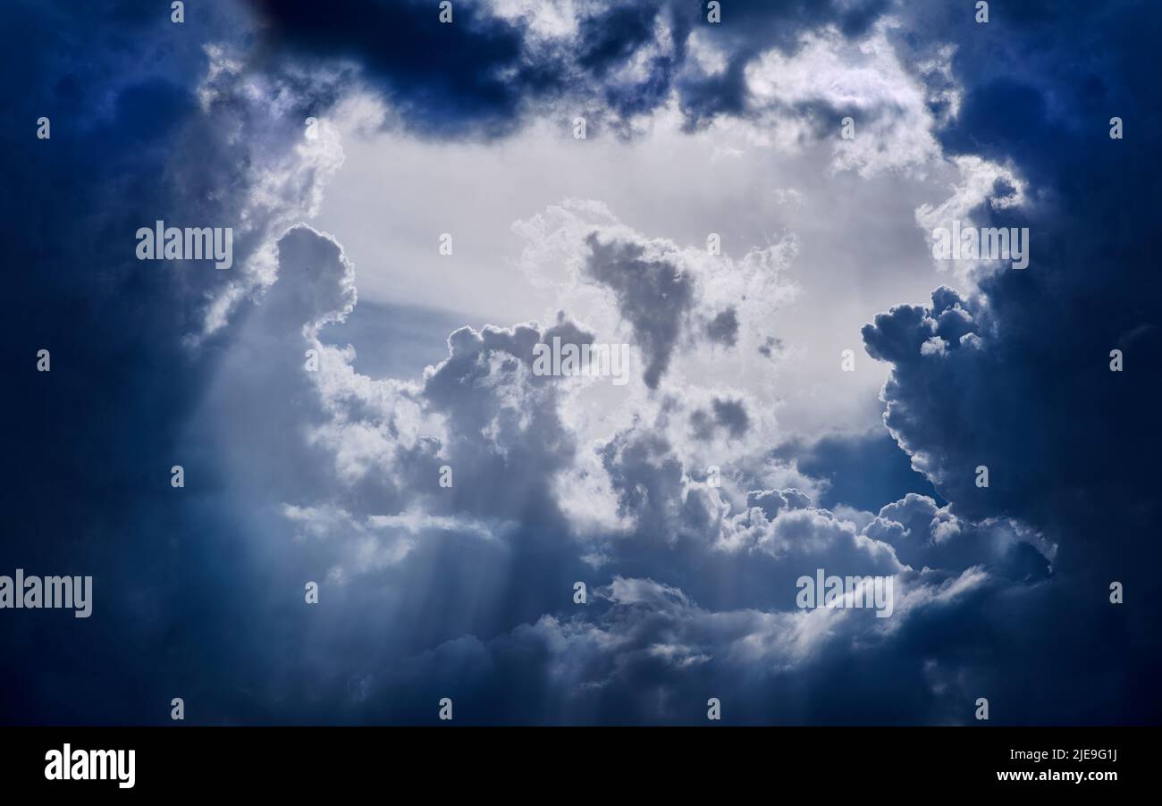Dramatic cloud backgrounds hi-res stock photography and images - Alamy