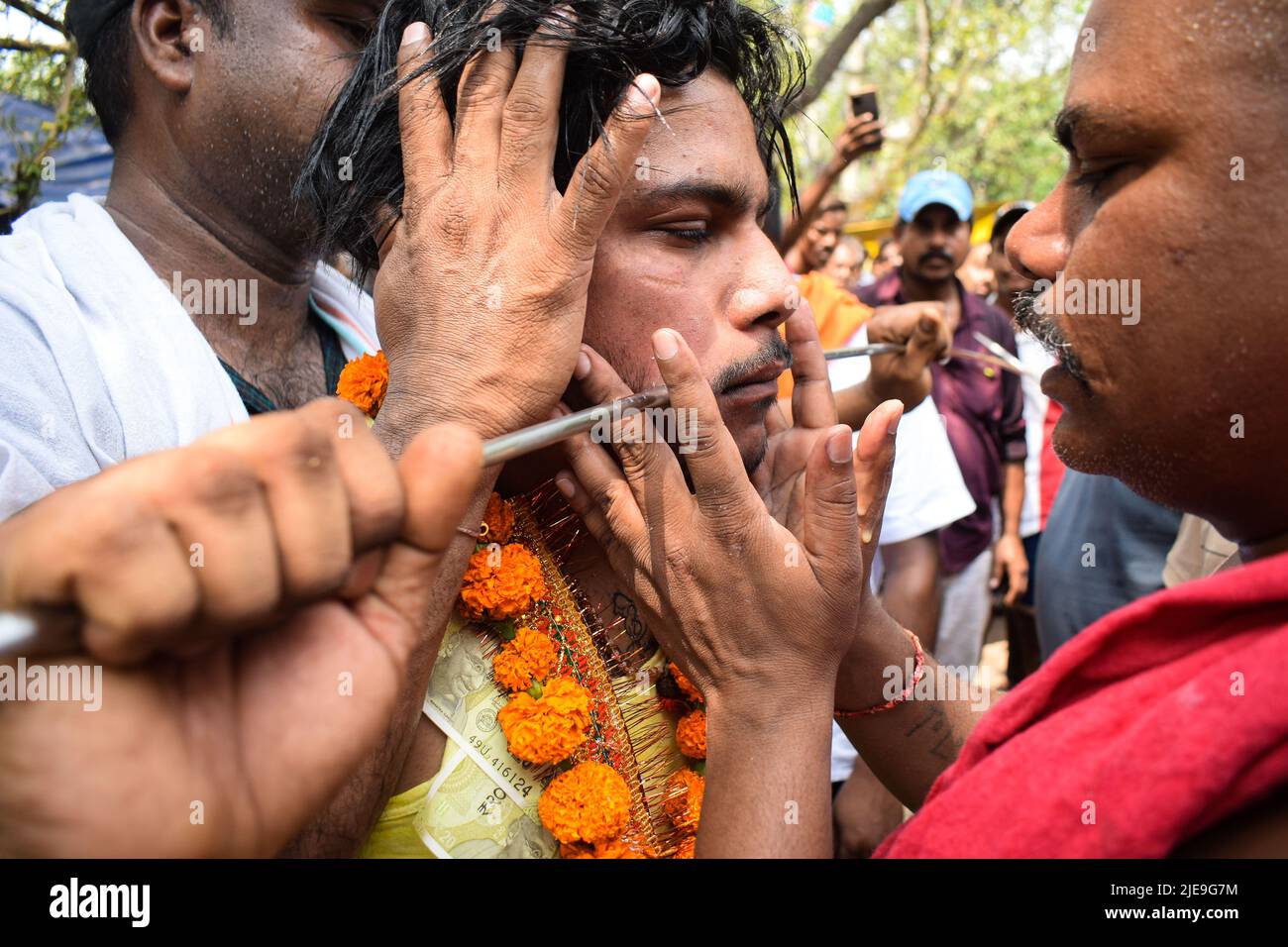 New Delhi, New Delhi, India. 26th June, 2022. A temple priest performs ...