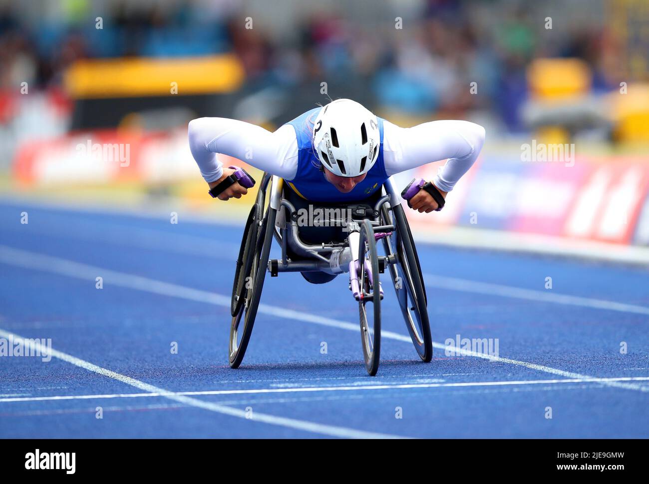 Hannah Cockroft on her way to winning the Women's 400m Wheelchair final ...
