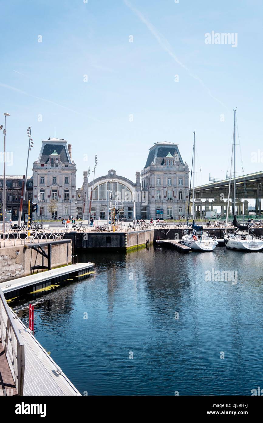 Oostende railway station hi-res stock photography and images - Alamy