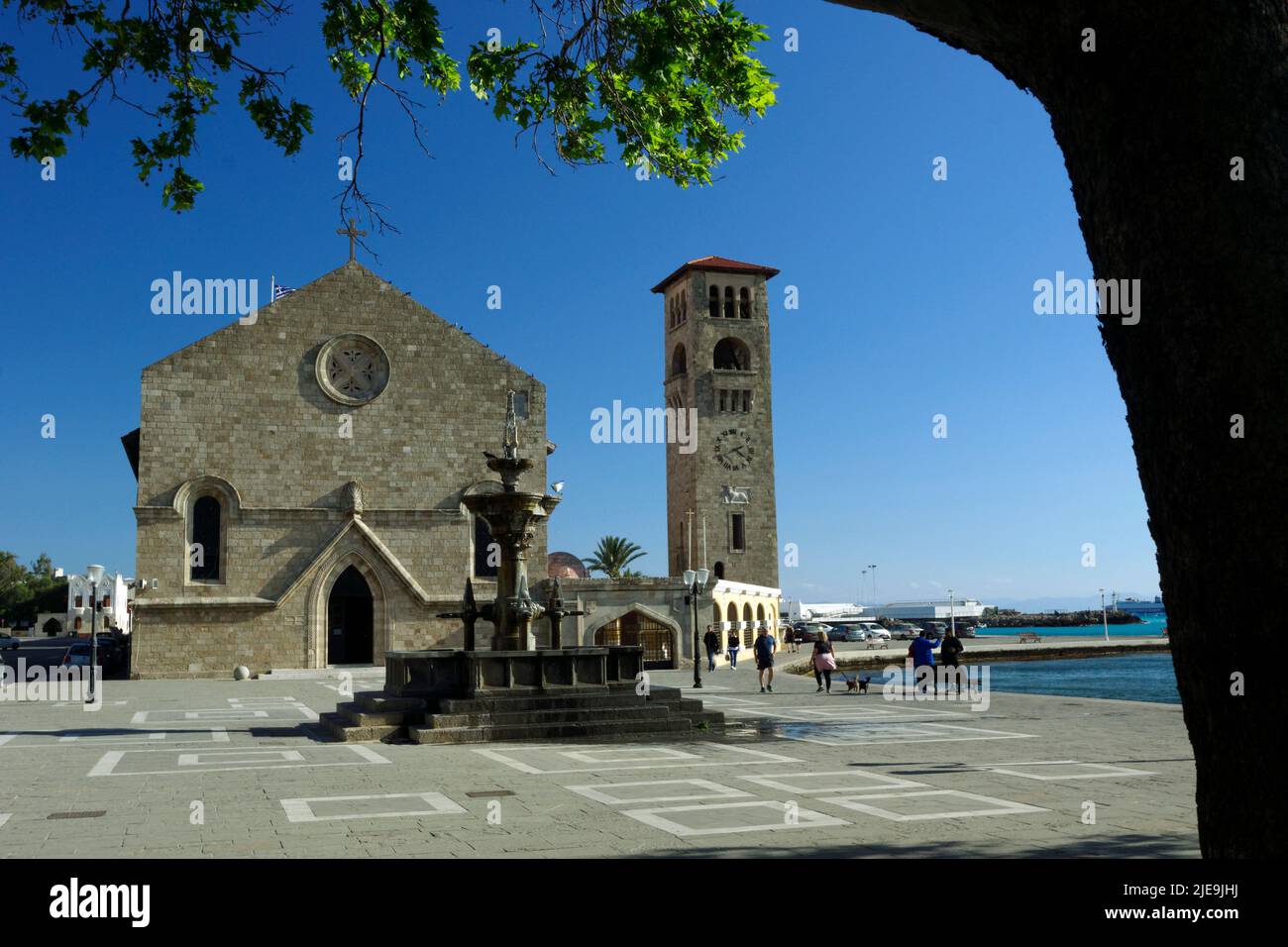 Arch gatehouse hi-res stock photography and images - Alamy