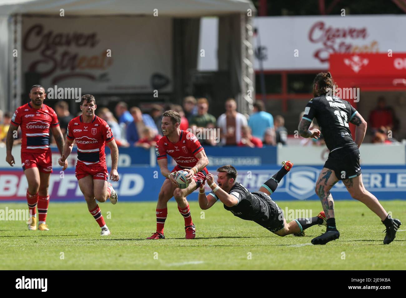 Matt Parcell #9 of Hull KR looks to get his pass away Stock Photo - Alamy