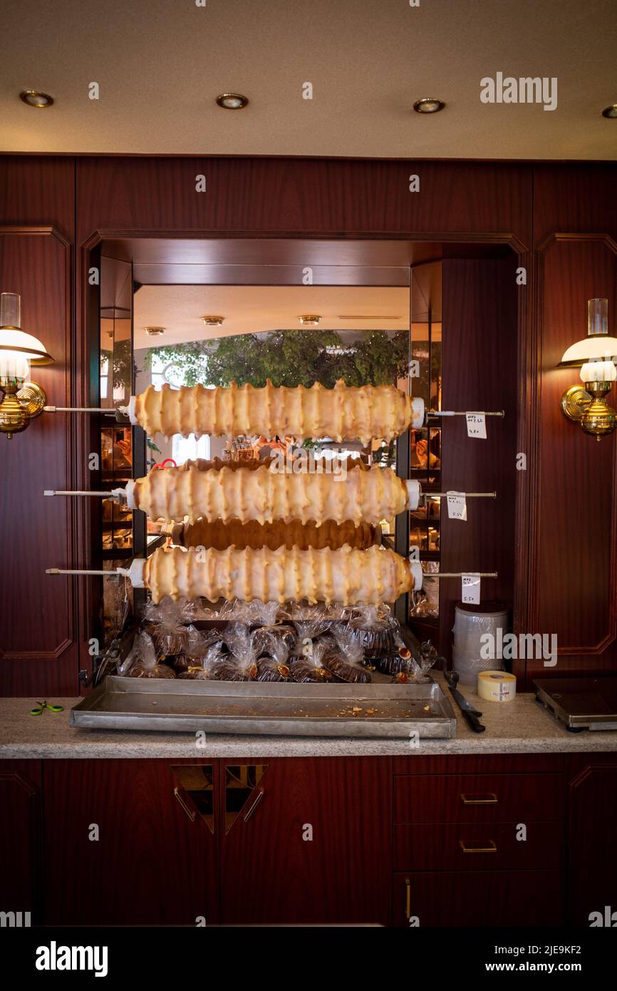 Cupcake pyramid hi-res stock photography and images - Alamy