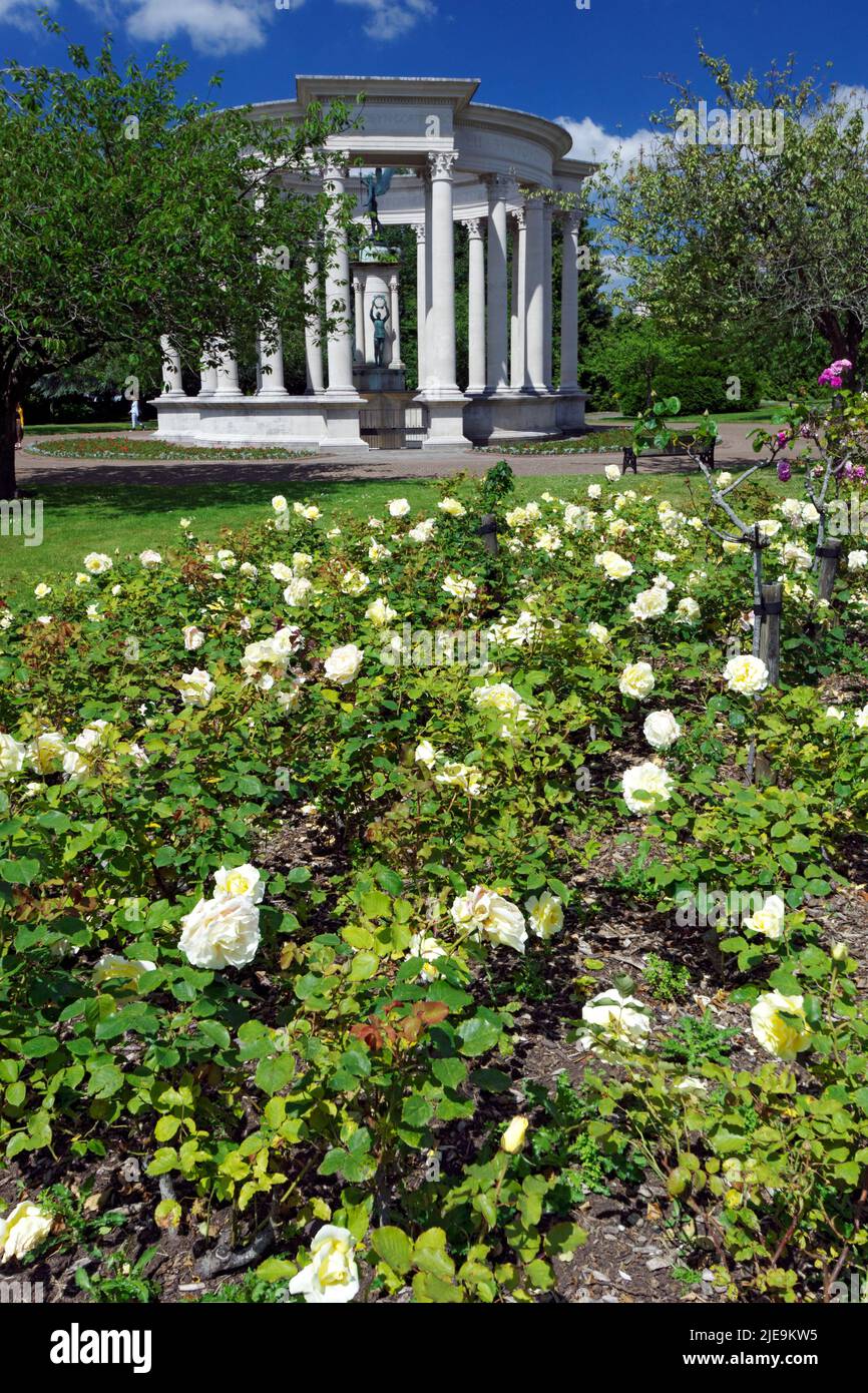 National War Memorial and Roses, Alexandra Gardens, Cathays Park ...