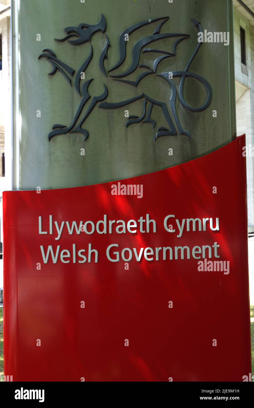 Welsh sign office hi-res stock photography and images - Alamy