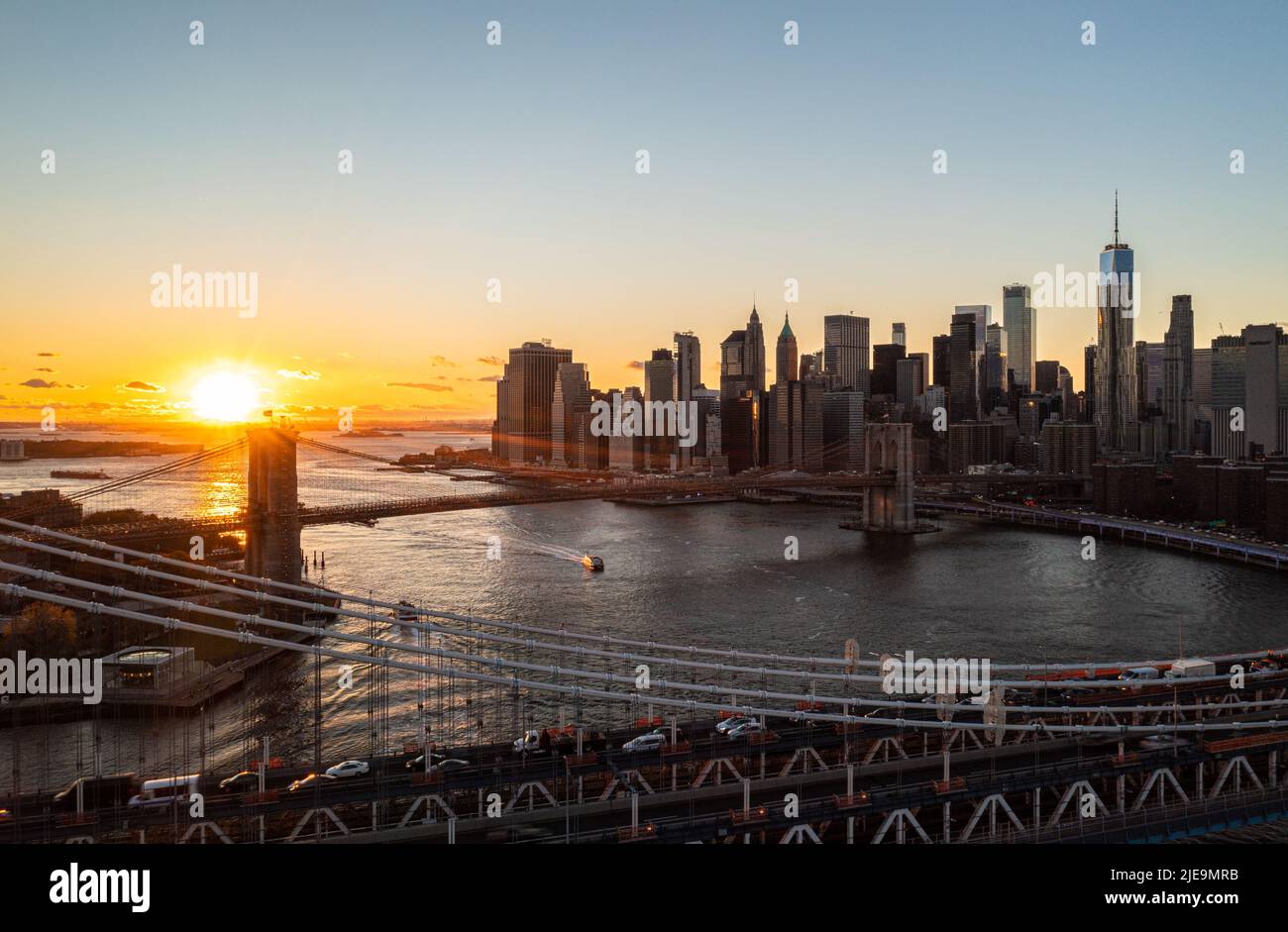 Aerial shot manhattan brooklyn bridges hi-res stock photography and ...