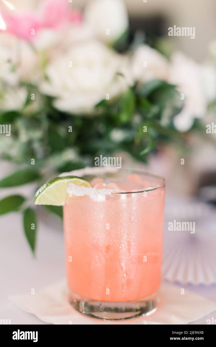 Pink cocktail ideas hi-res stock photography and images - Alamy