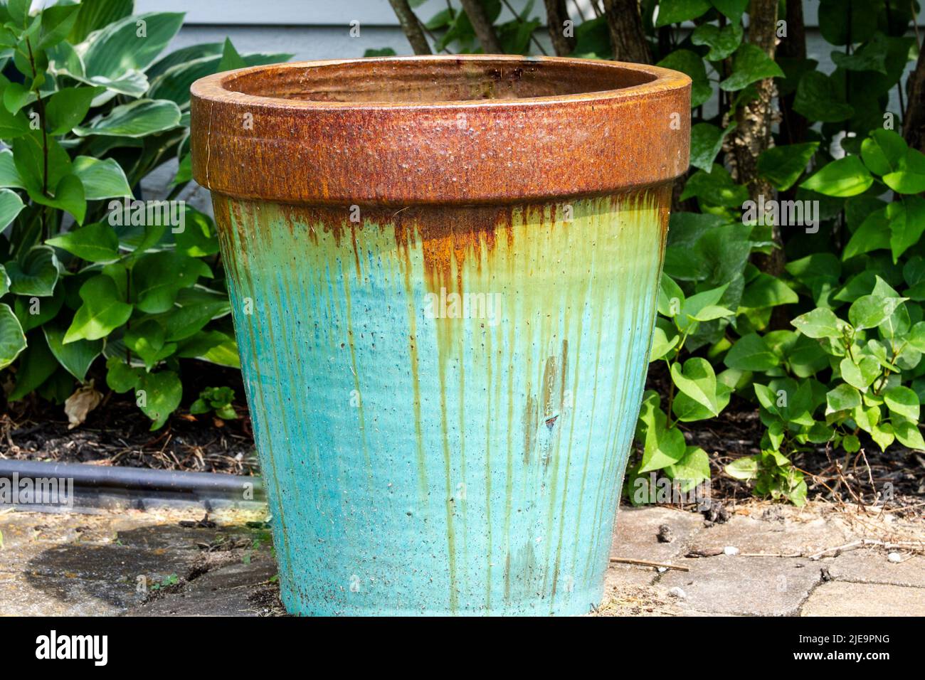 Rustic garden planter hi-res stock photography and images - Alamy